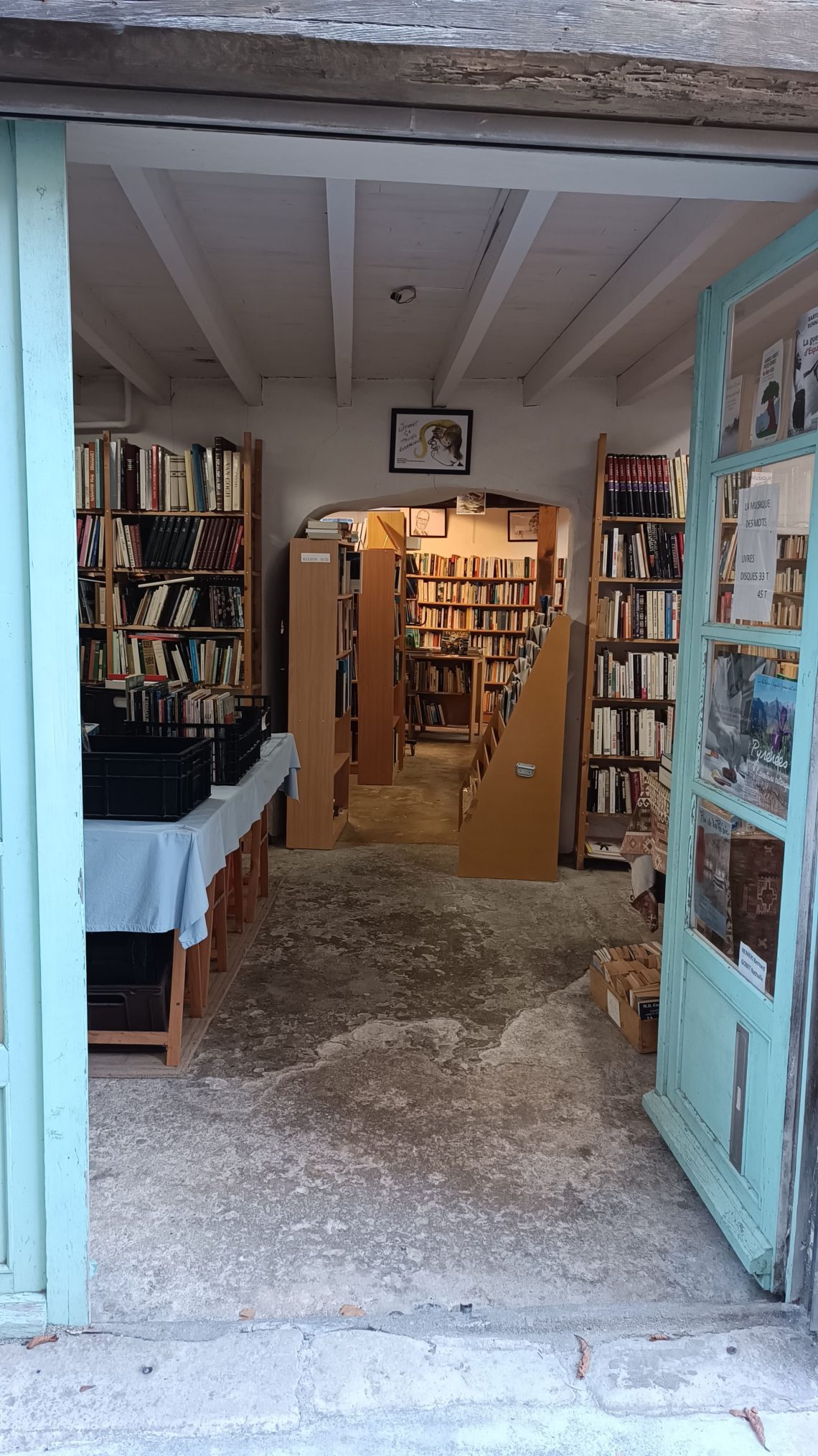 CONOCE MONTOLIEU, EL PUEBLO DE LAS LIBRERÍAS